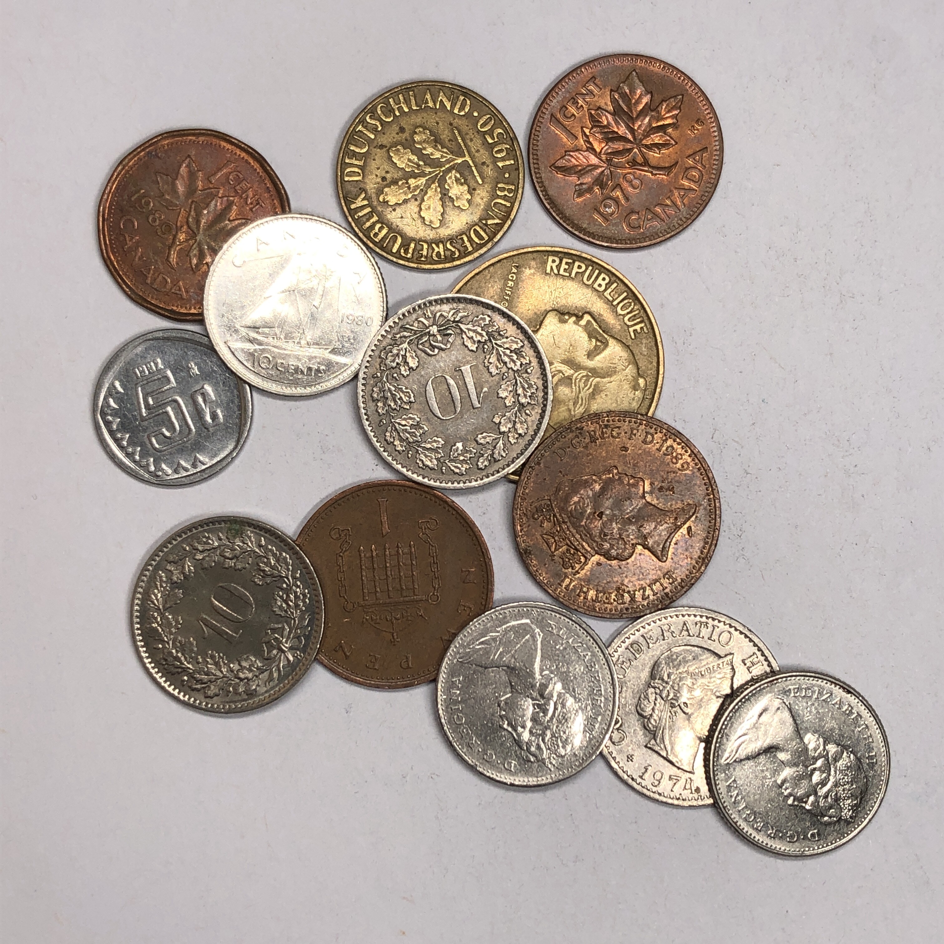 Mixed Lot of World Coins *Nice Assortment | Property Room