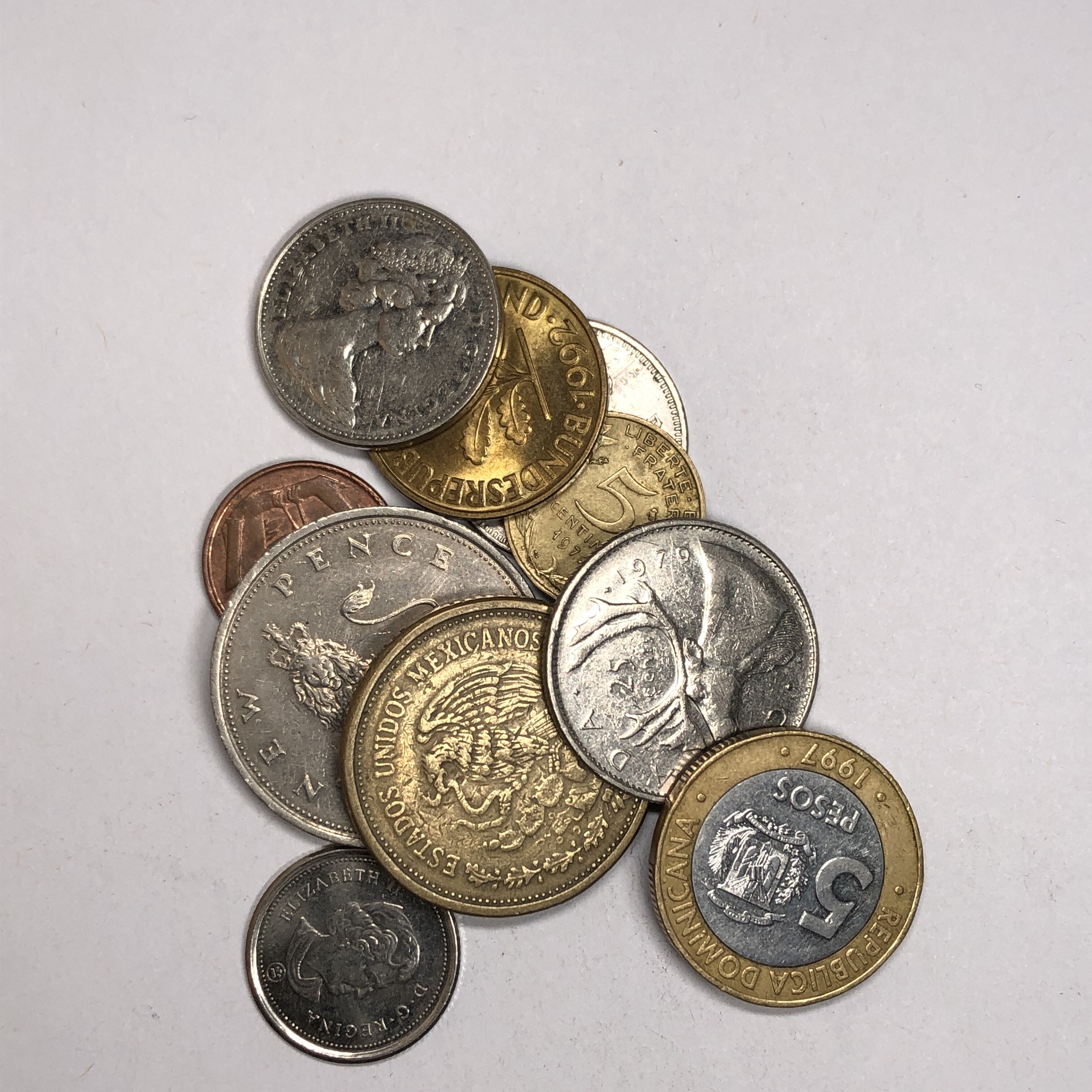 Mixed Lot of World Coins *Nice Assortment | Property Room