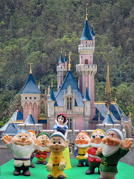 Vintage Snow White Coin Bank with Seven Dwarfs Set | Property Room