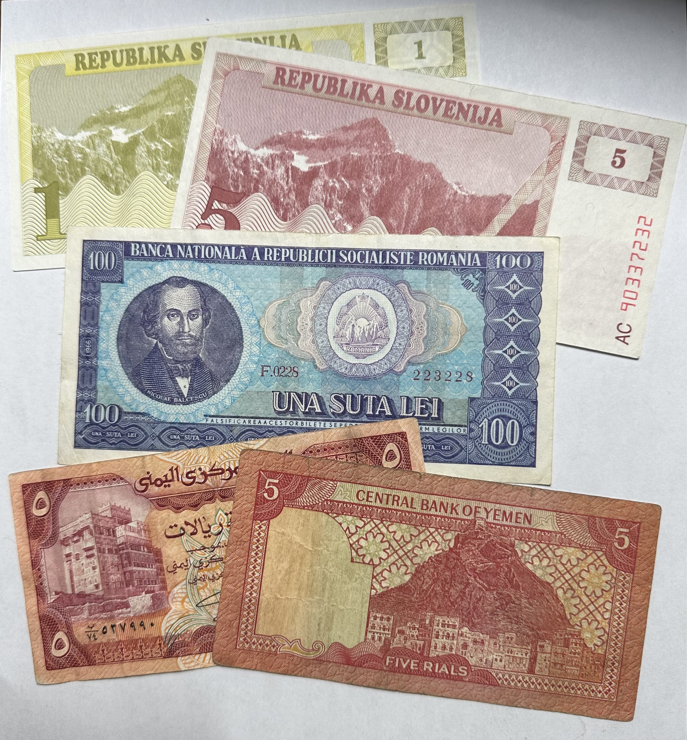 Assorted World Currency - Slovakia, Romania and Yemen - 5 Crisp and ...