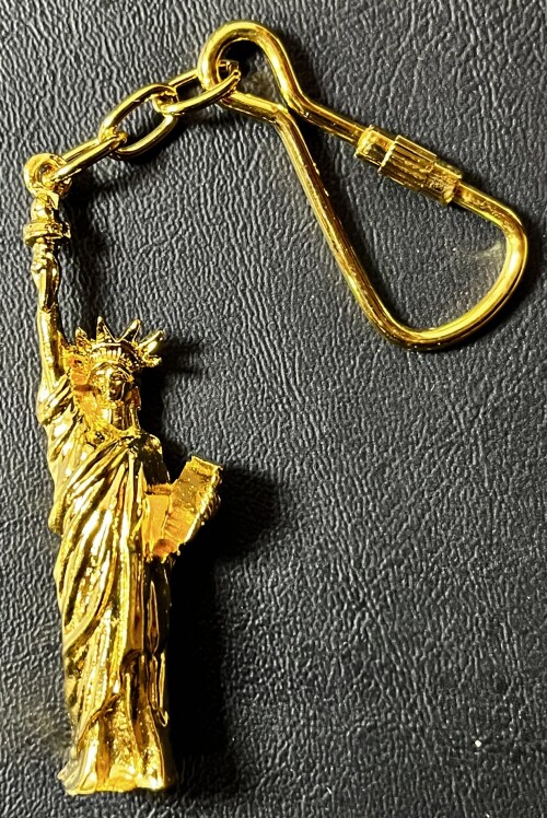 * Statue of Liberty Gold Toned Key Chain - Safety Catch | Property Room