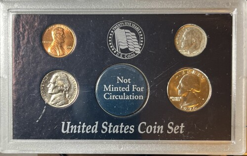 * 1970 (S&D) United States Coin Set - 4 Coins in Acrylic Holder ...