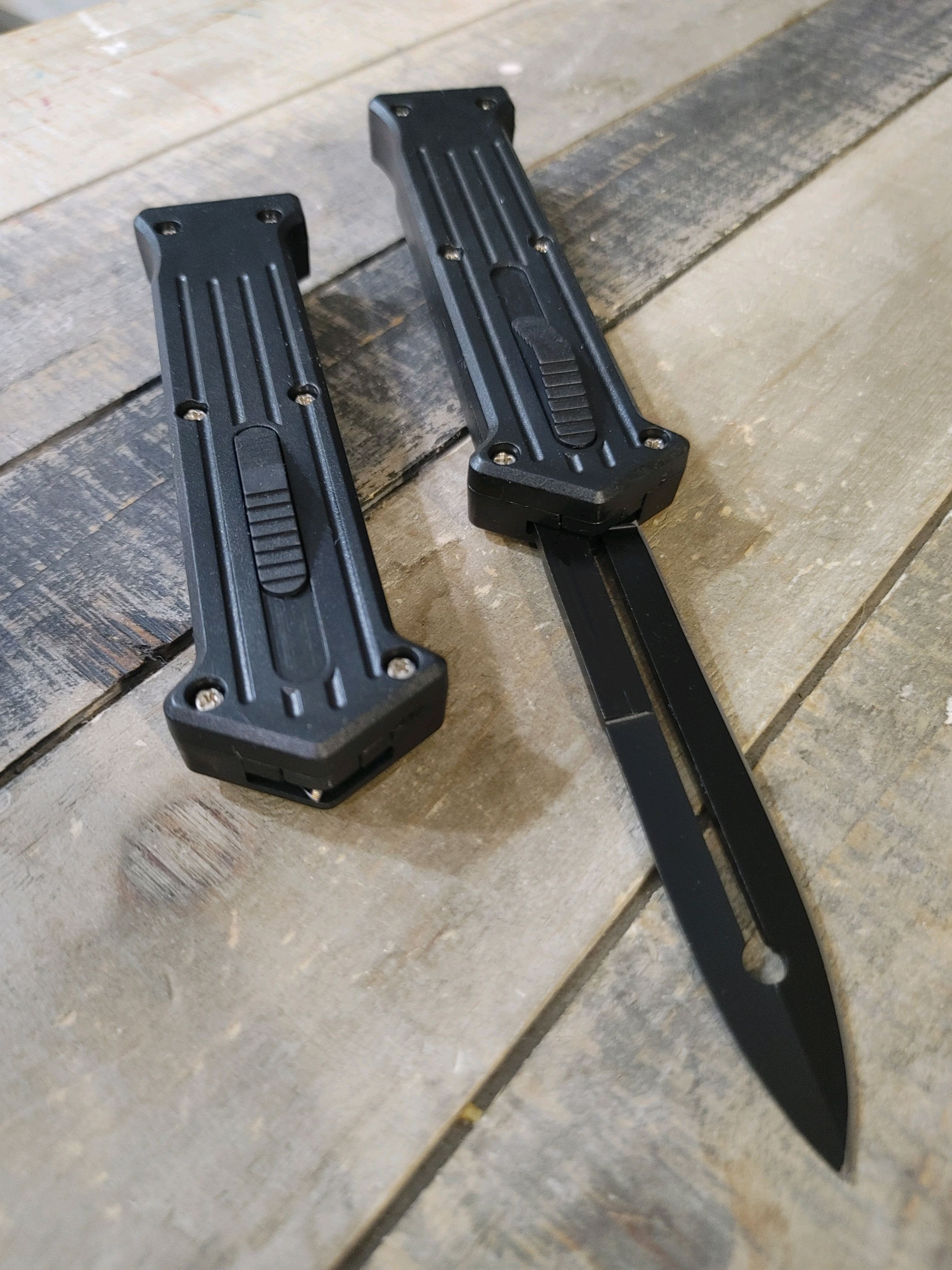 8" BLACK JOKER OTF KNIFE | Property Room