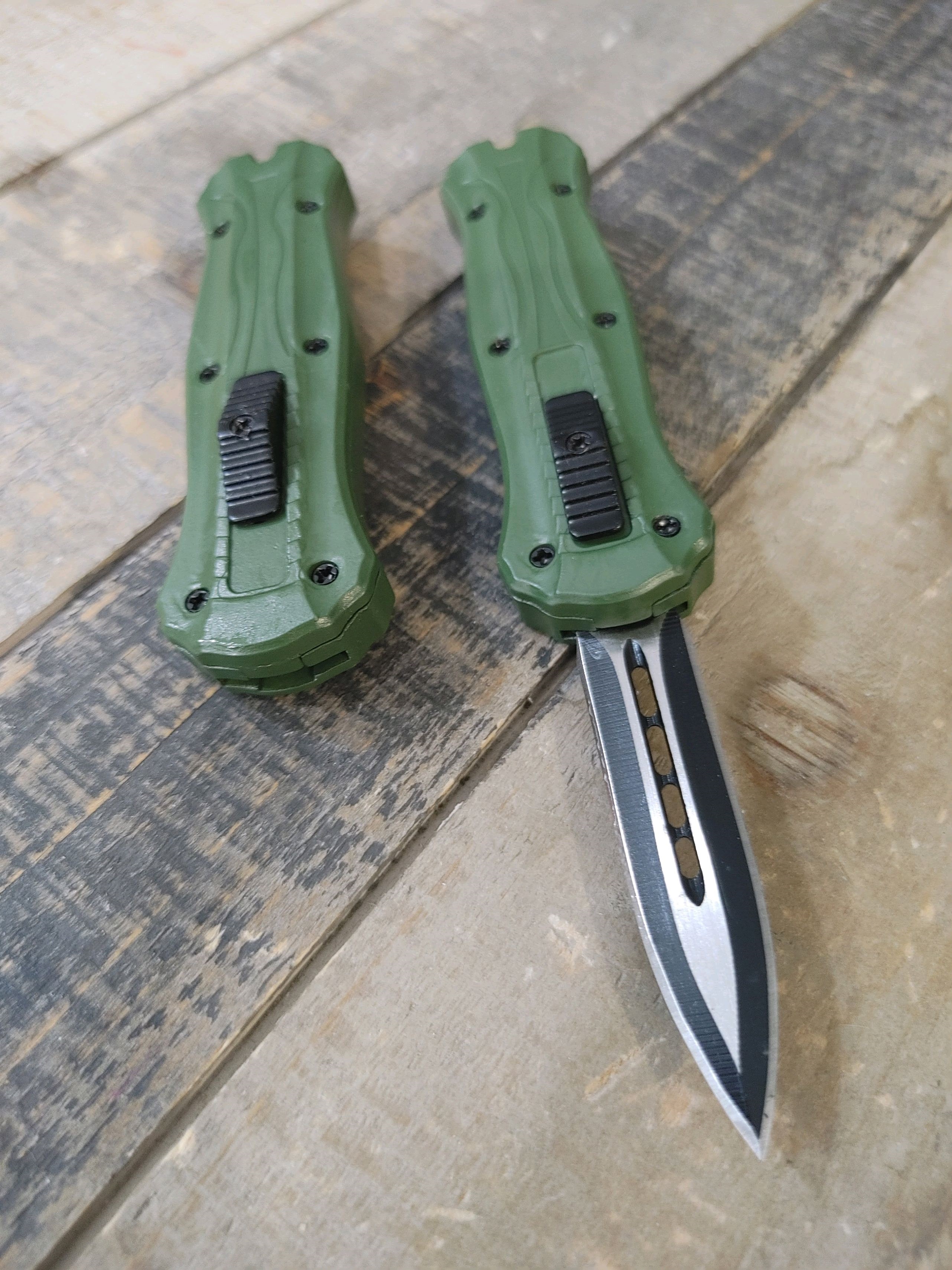 GREEN OTF KNIFE | Property Room