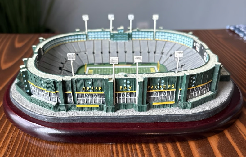 Danbury Mint Green Bay Packers Lambeau Field Figurine Model | Property Room