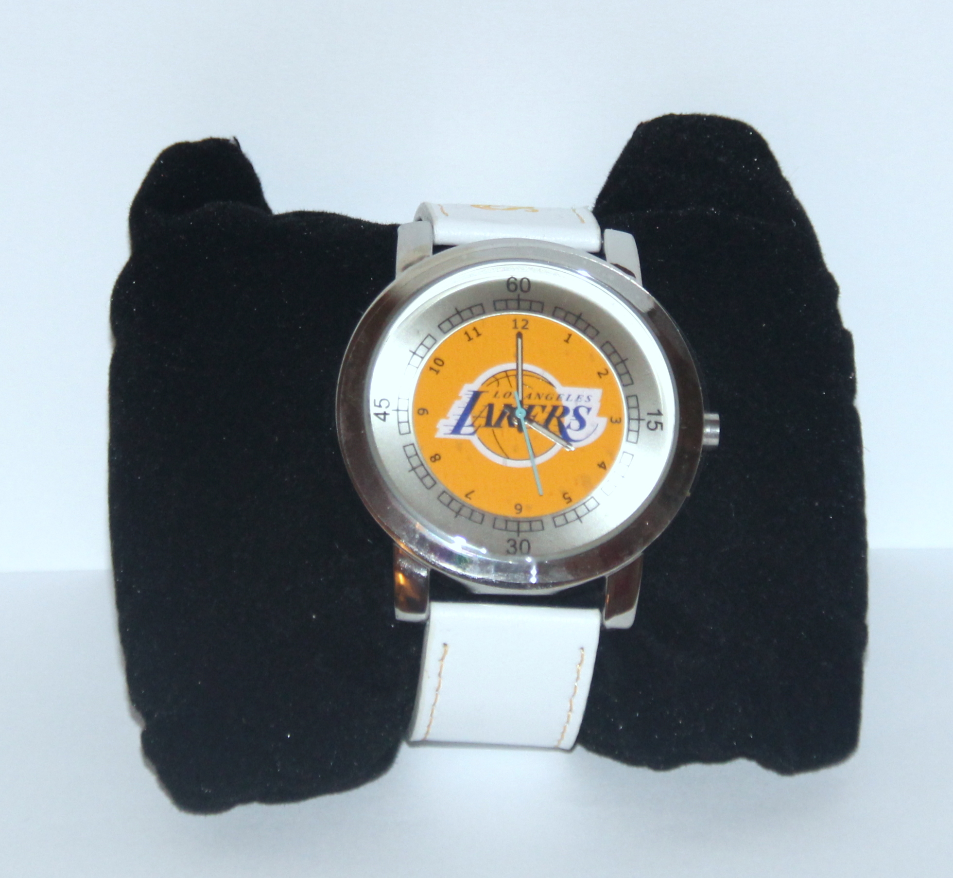 Classic LA Lakers Team Watch Retail $89.99 | Property Room
