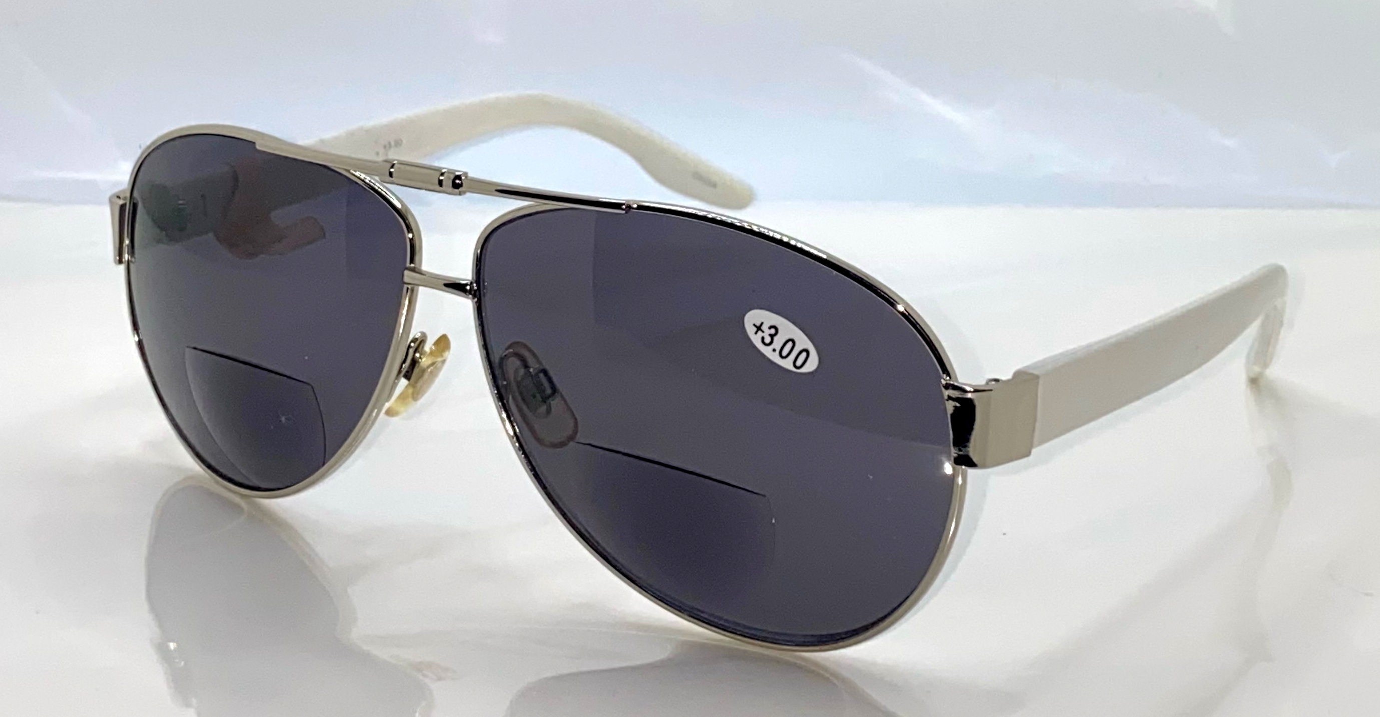 New Noah Aviators Bi Focal Lens / Sunglasses +300 | Property Room