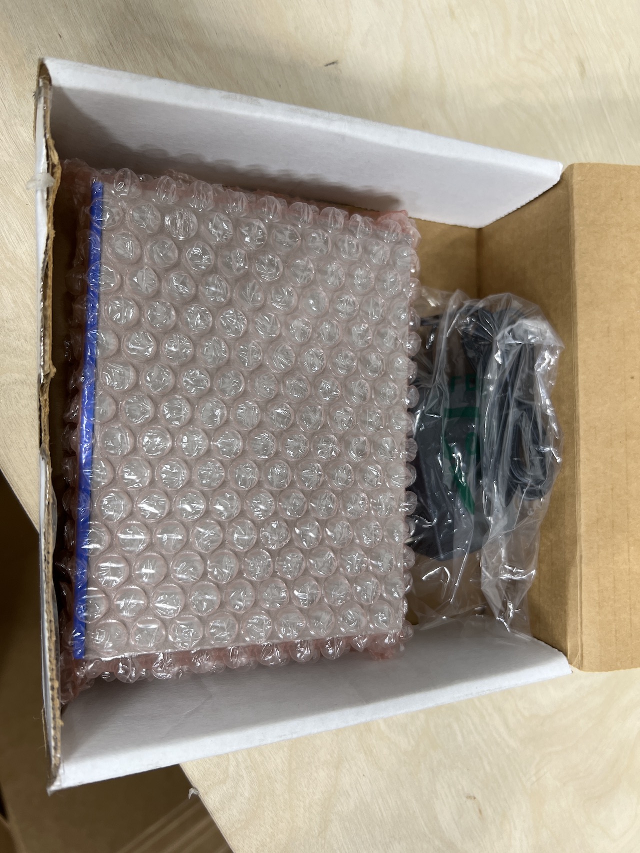 WAVE WiFi MBR-400 v3 Marine Broadband Router | Property Room