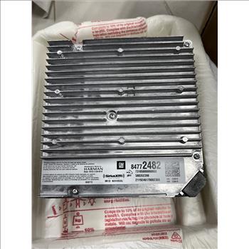 GM 84772482 AM FM SIRIUS NAV Receiver from 2020 Camaro | Property Room