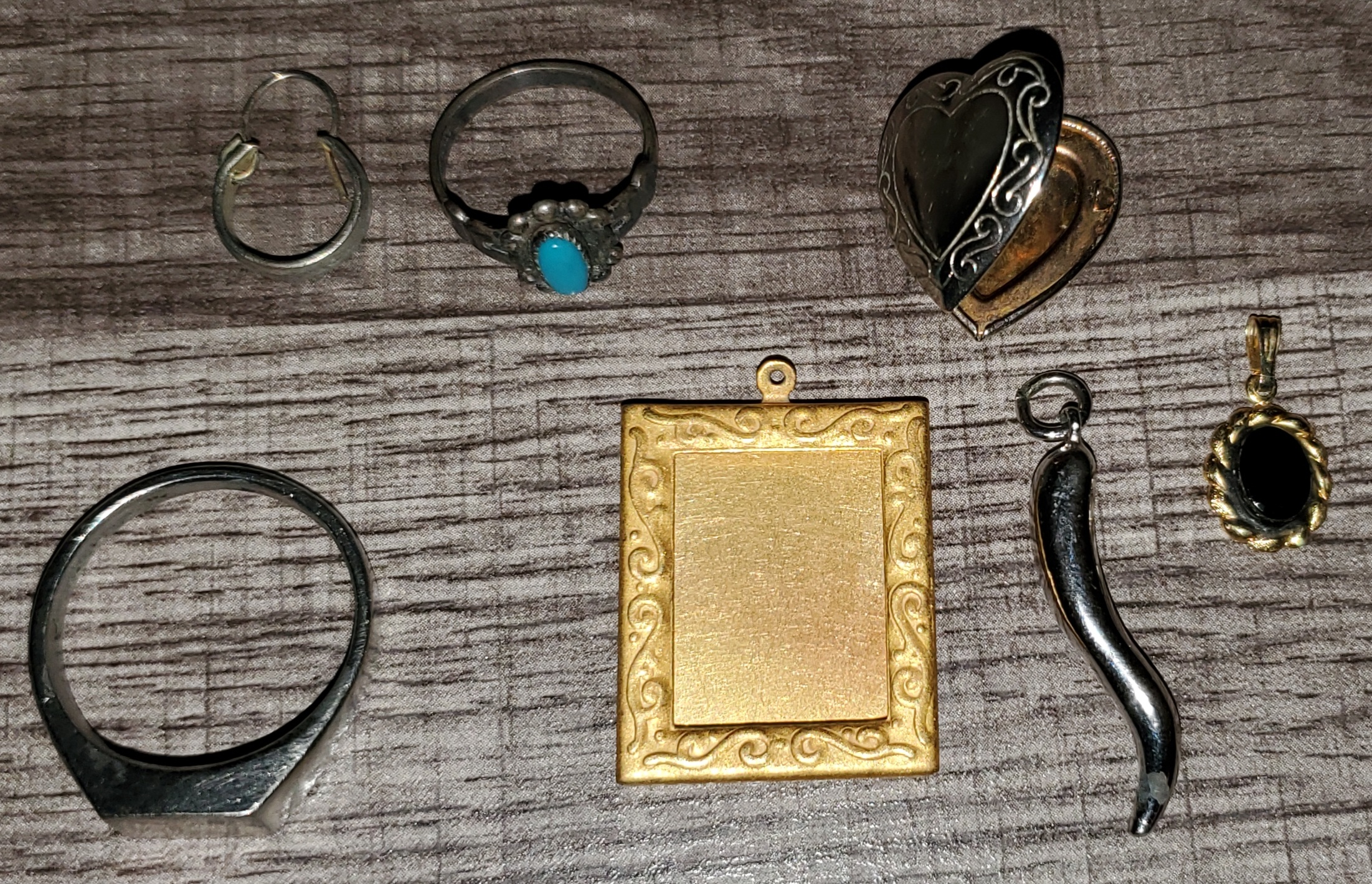 7pc Jewelry lot Rings/ Pendants | Property Room