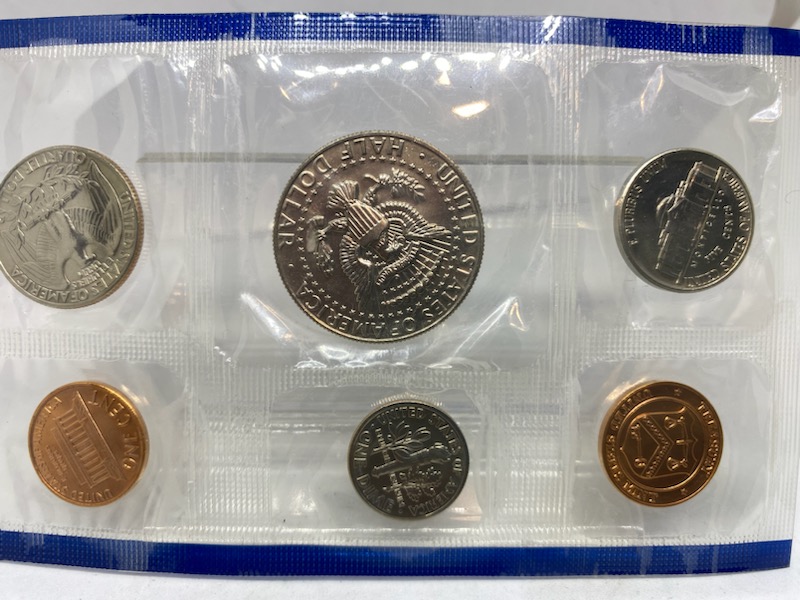 1986 United States Mint Uncirculated Coin Set w/D and P mark | Property ...