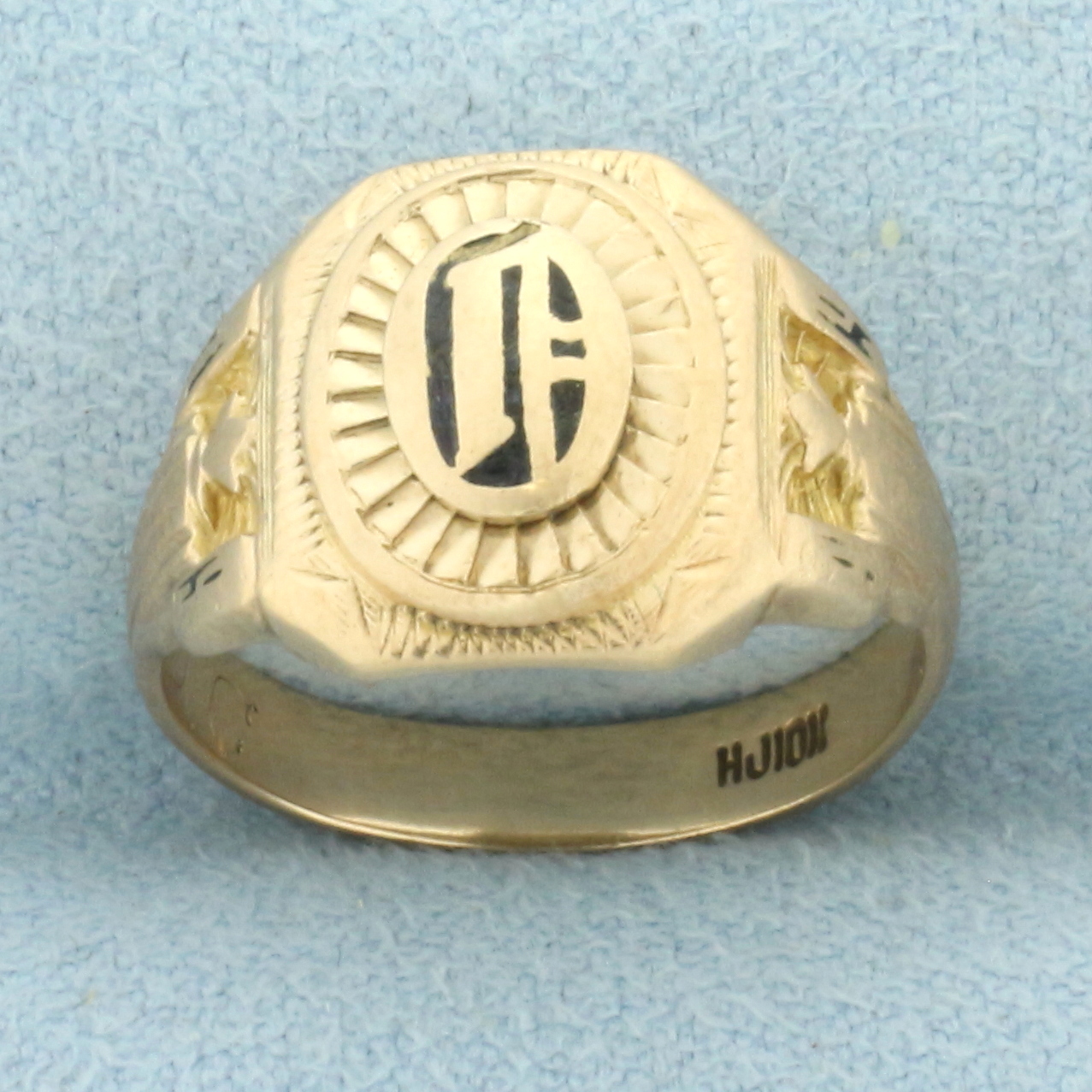 Antique Signet Ring in 10k Yellow Gold | Property Room