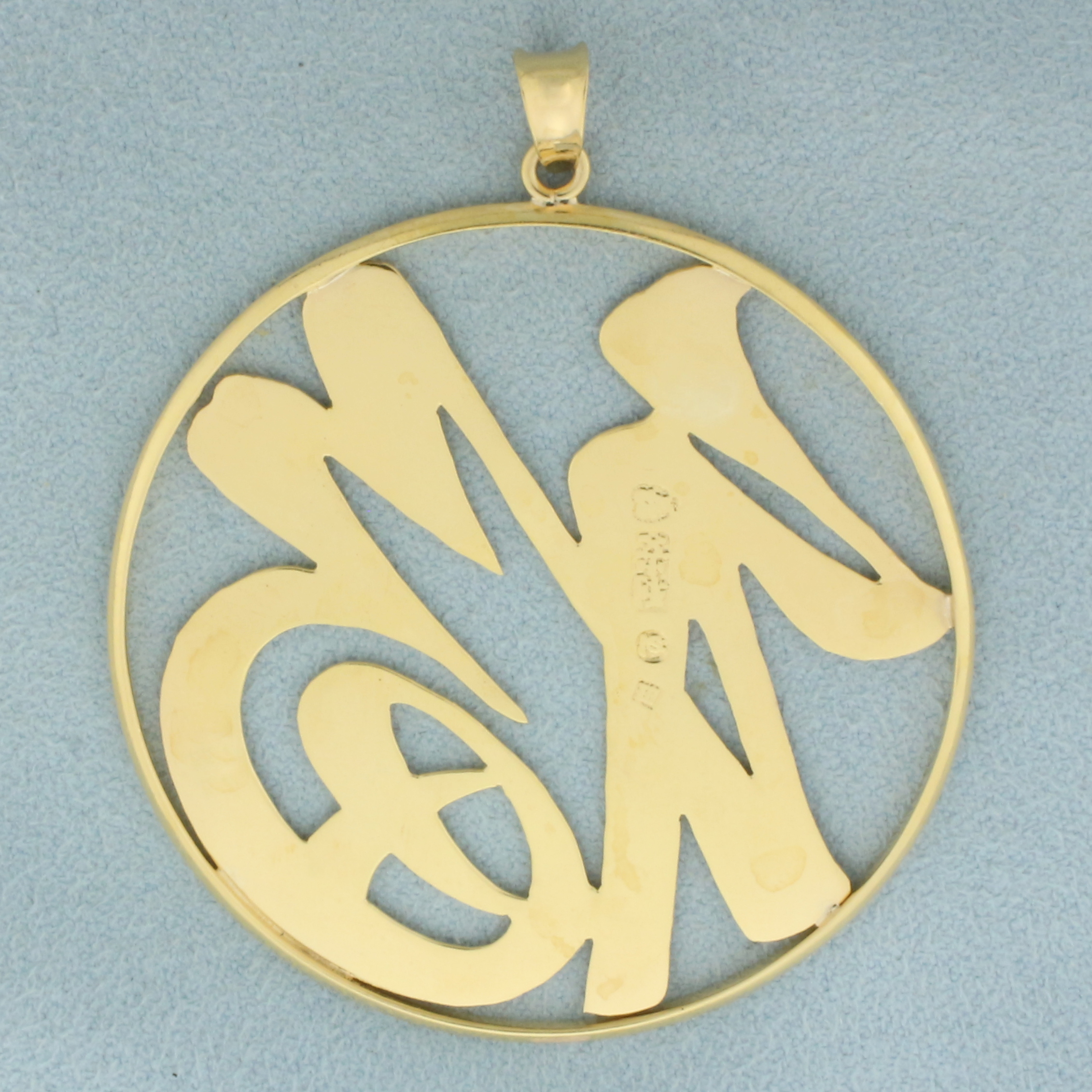 Chinese Good Luck Character Pendant in 22k Yellow Gold | Property Room