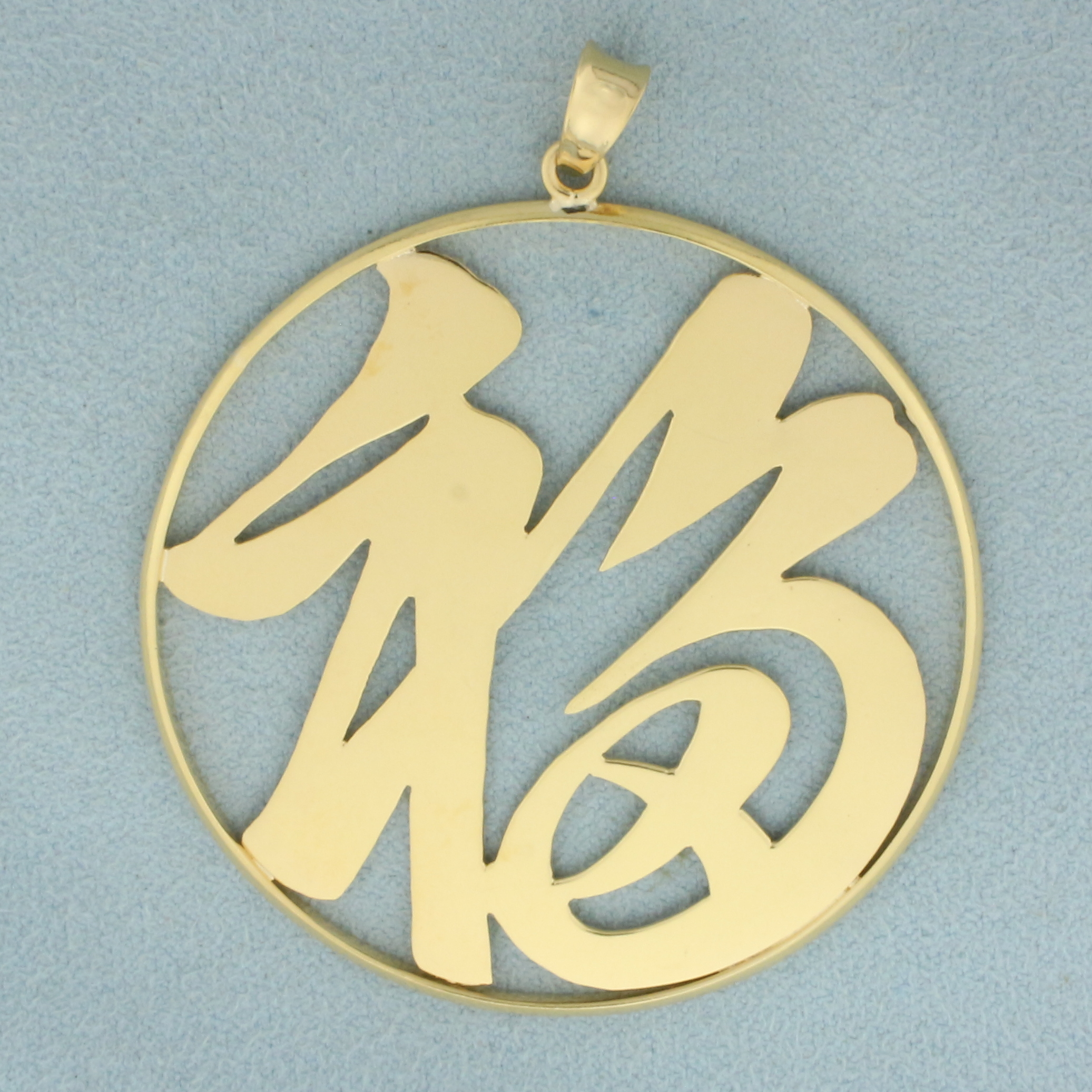 Chinese Good Luck Character Pendant in 22k Yellow Gold | Property Room