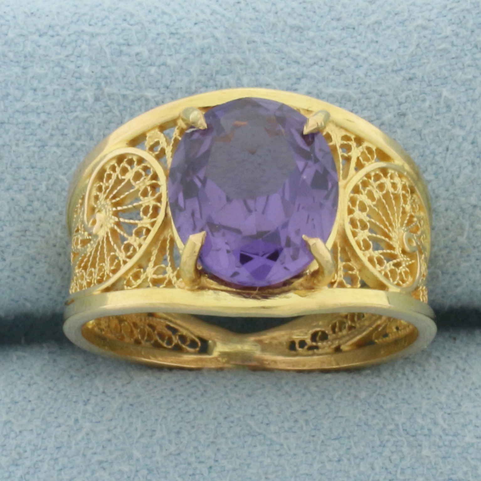 Color Changing Lab Alexandrite Ring in 18k Yellow Gold | Property Room