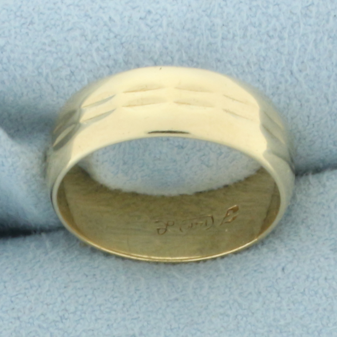 Diamond Cut Beveled Band Ring in 14k Yellow Gold | Property Room