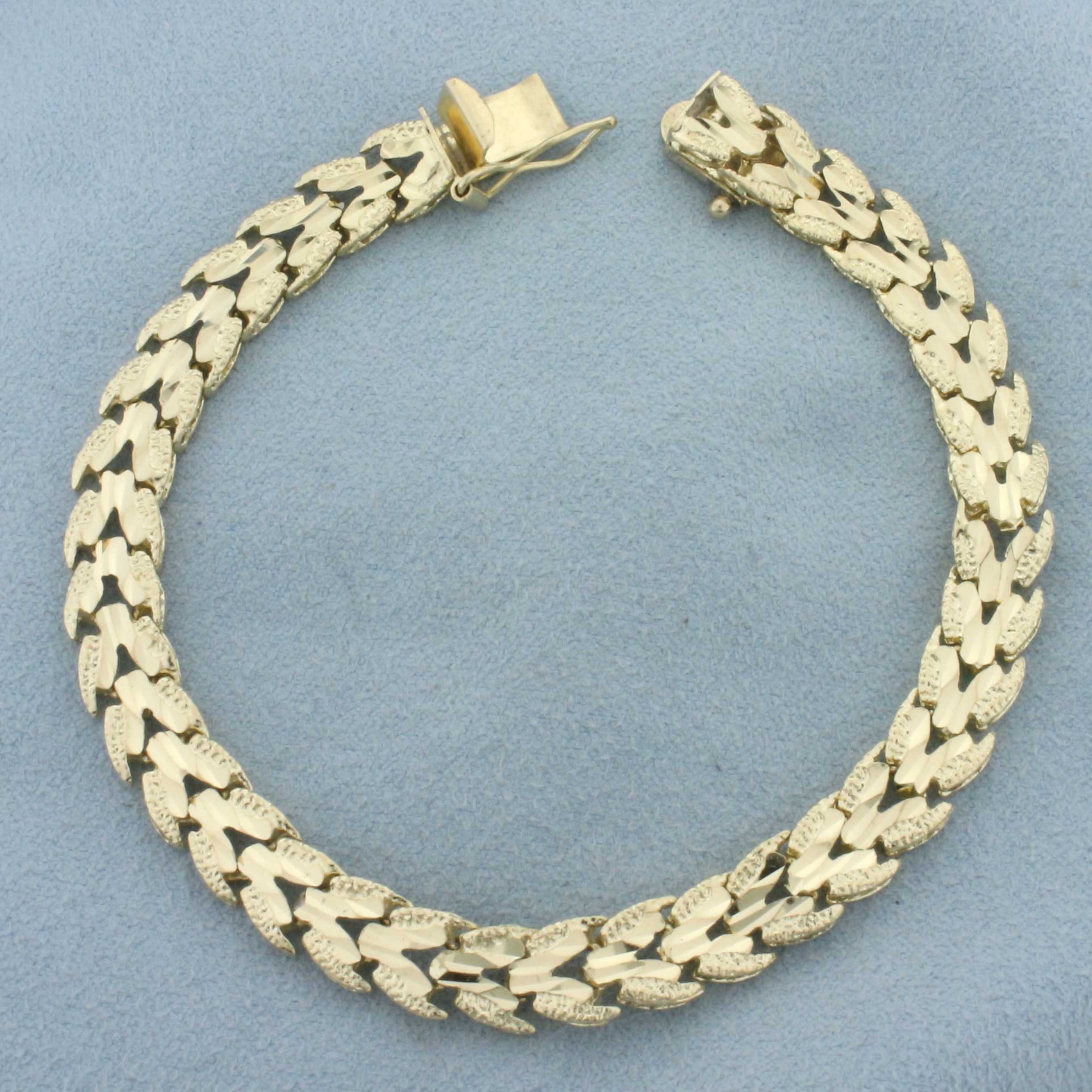 Diamond Cut Leaf Nature Design Bracelet in 14k Yellow Gold | Property Room