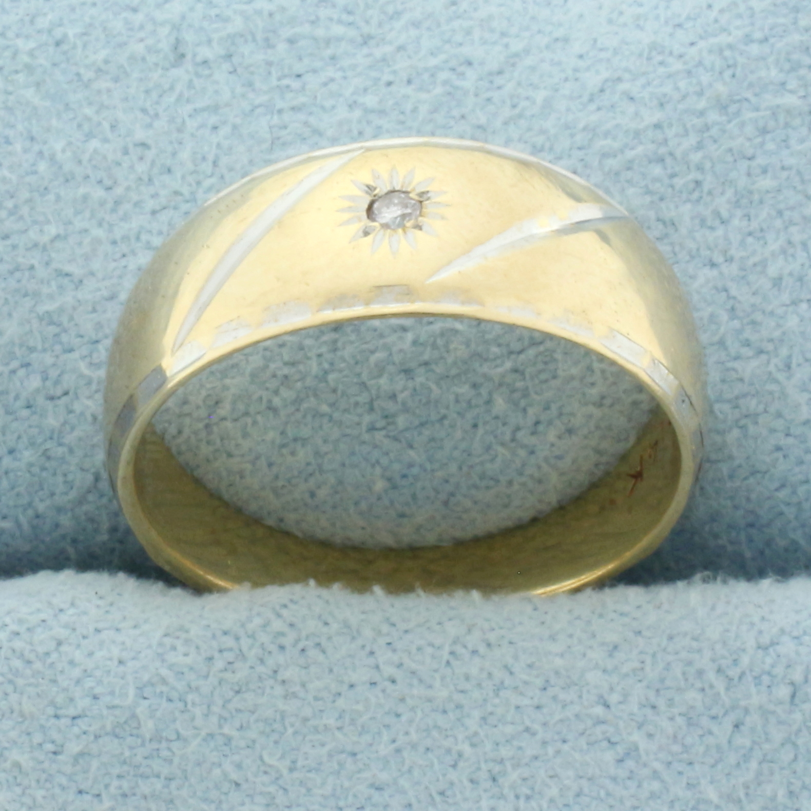 Diamond Star Design Band Ring in 14k Yellow Gold | Property Room