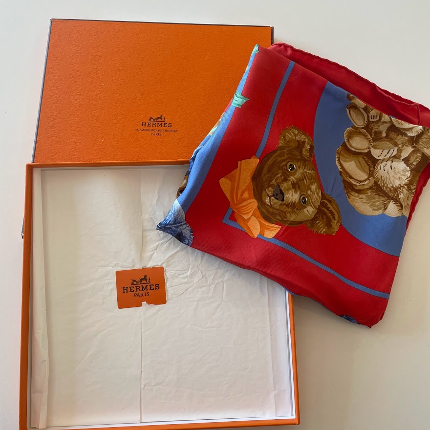 Hermes Confidents Des Coeurs Carre 90 Teddy Bear Silk Scarf | Property Room