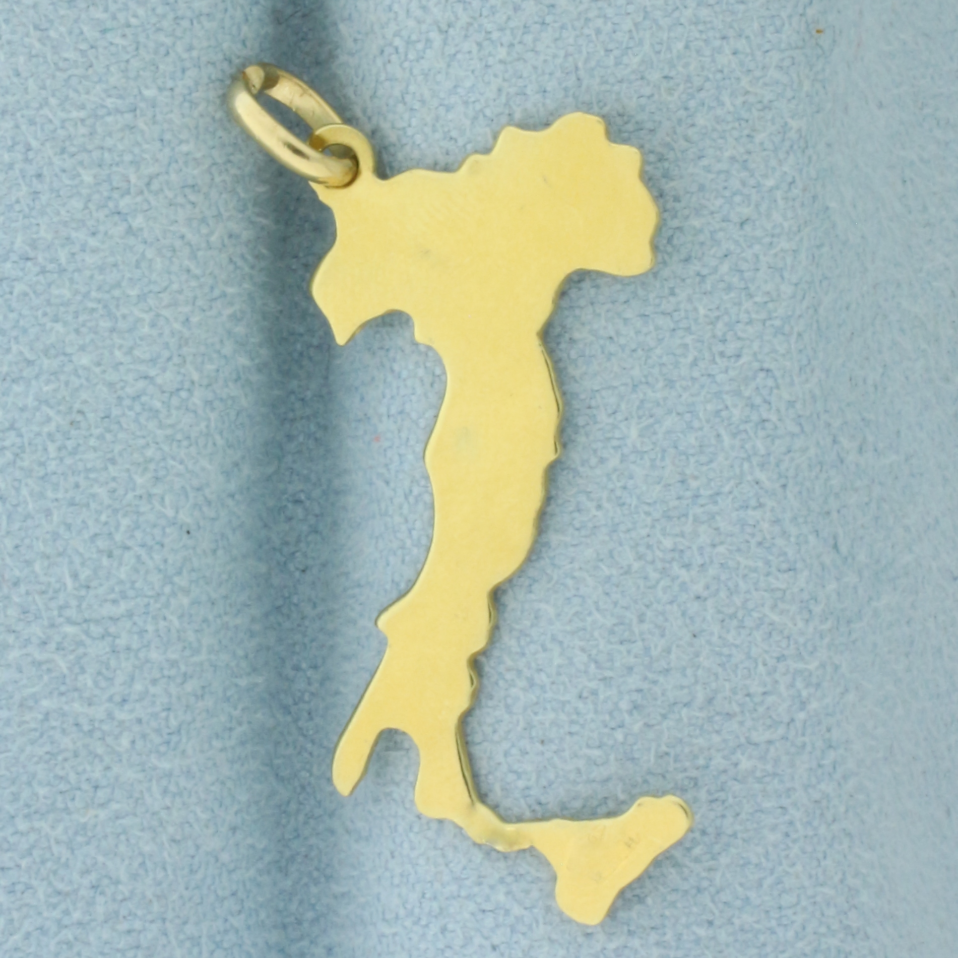 Italy Map Charm in 18k Yellow Gold | Property Room