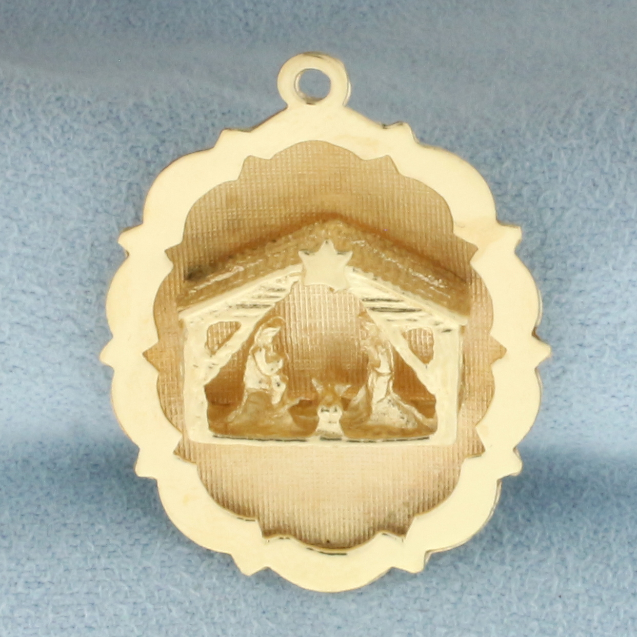 Jesus Nativity Scene Pendant in 14k Yellow Gold | Property Room