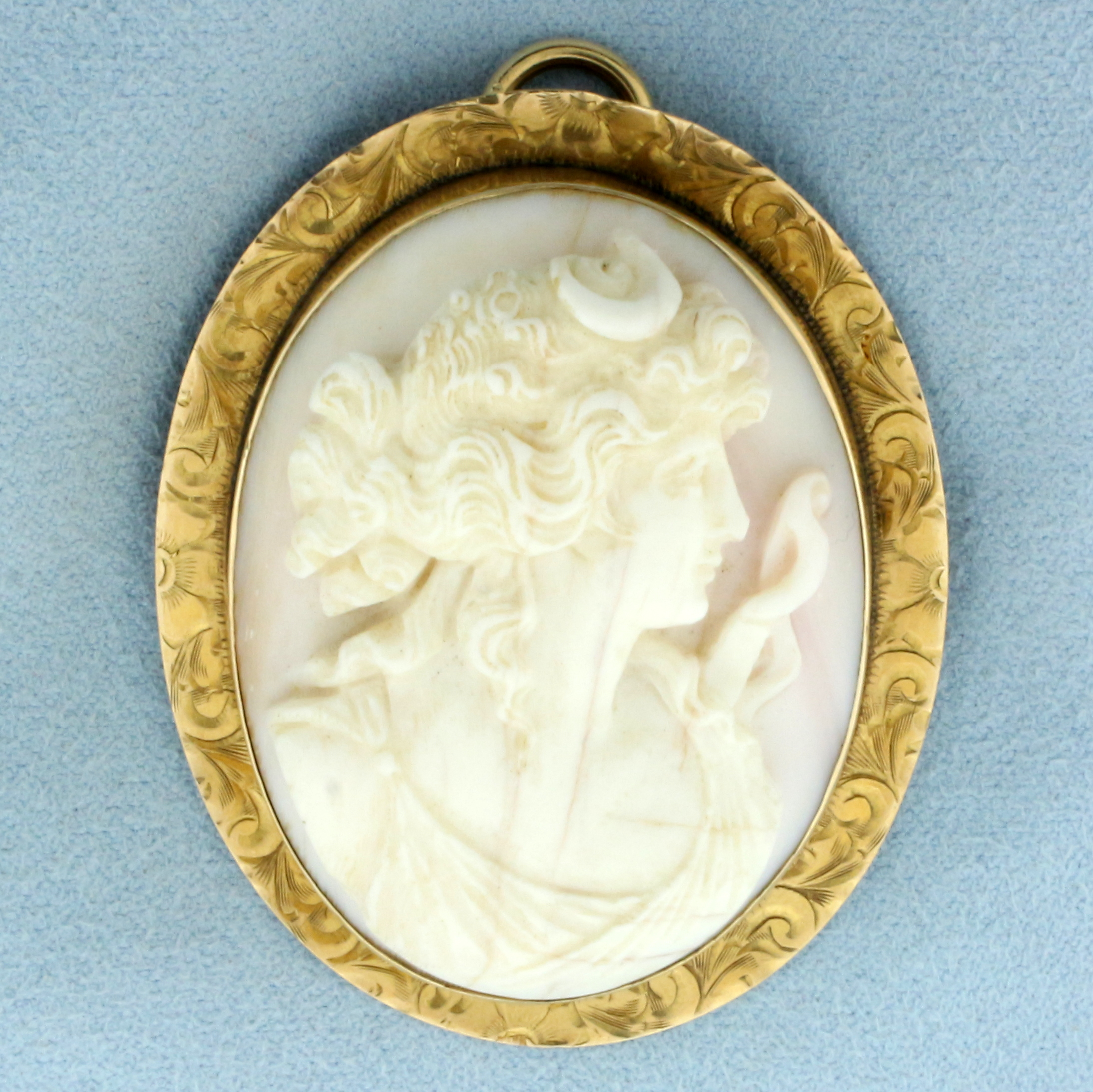 Large Vintage Carved Shell Cameo Pendant in 10k Yellow Gold | Property Room