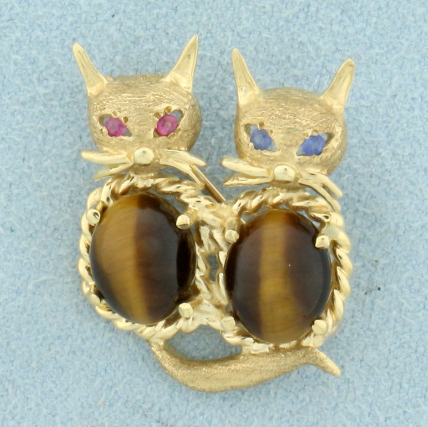 Tigers Eye Siamese Cat Pin in 14K Yellow Gold | Property Room