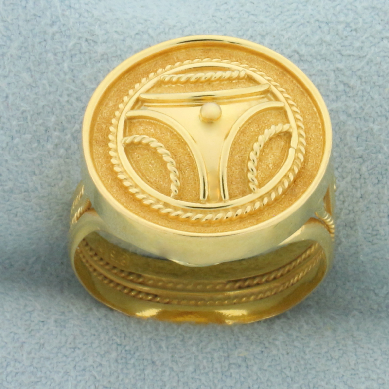 Unique Y Design Circle Ring in 21k Yellow Gold | Property Room