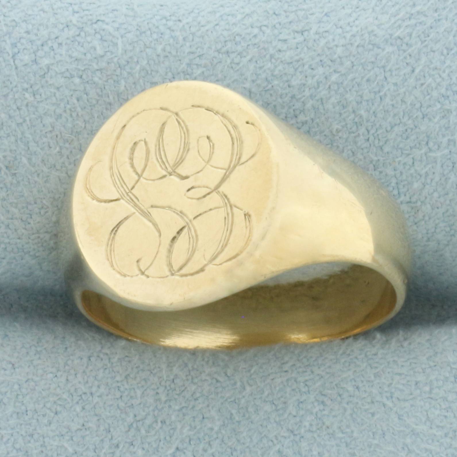 Vintage Signet Ring in 14k Yellow Gold | Property Room