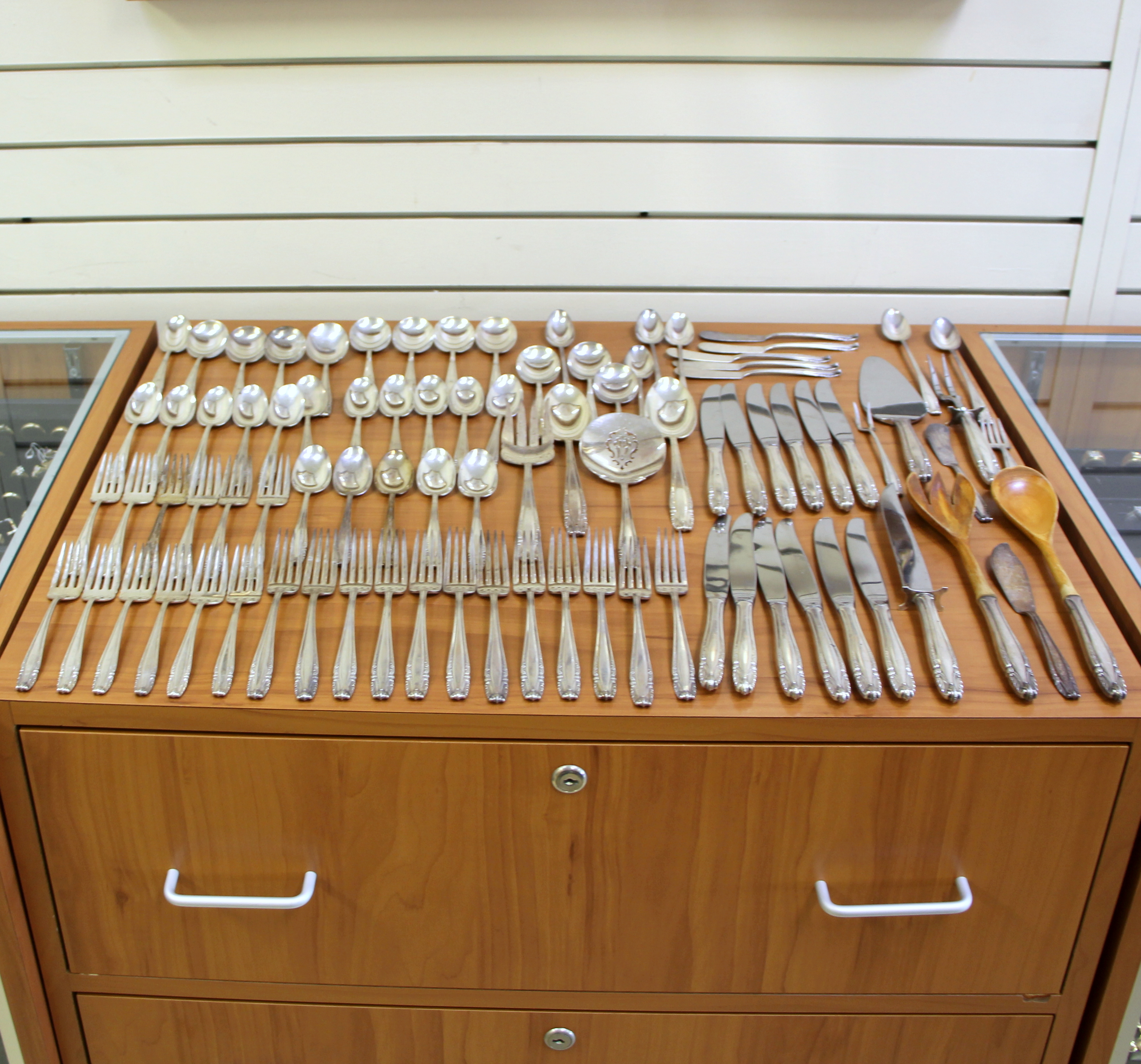 Wallace Stradivari Eighty Eight Piece Sterling Silver Flatware Set ...