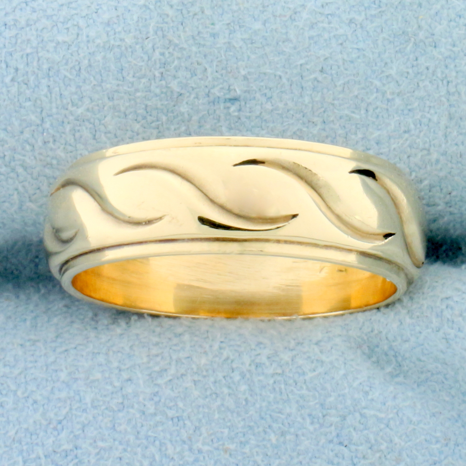 Wave Pattern Band Ring in 14K Yellow Gold | Property Room