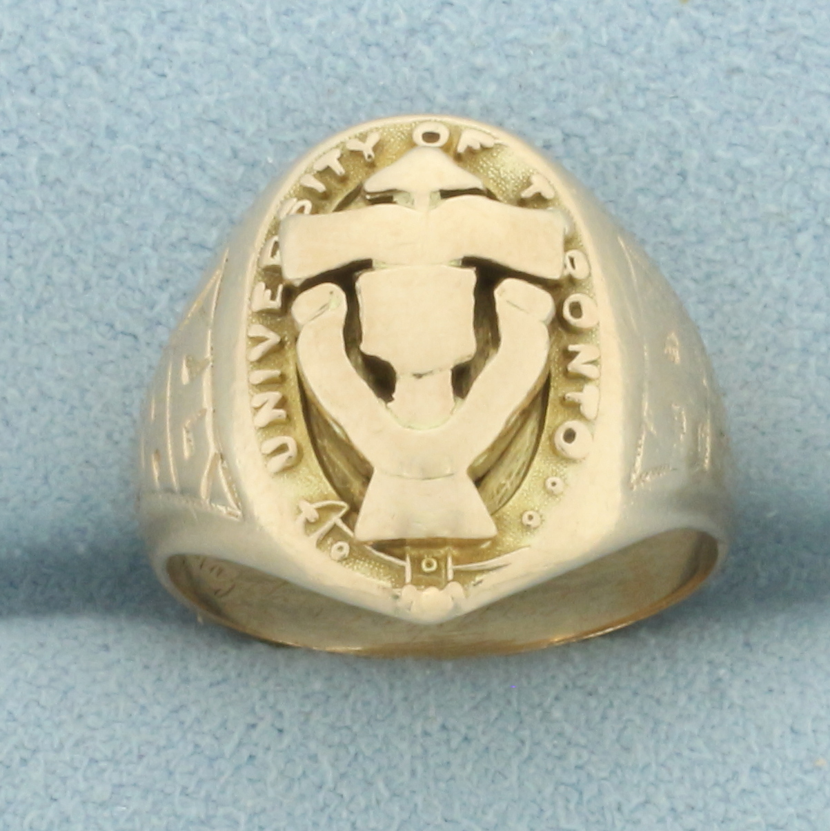 Womans Vintage University of Toronto Class Ring in 10k Yellow Gold ...