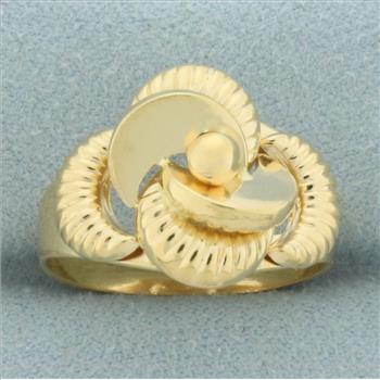 Italian Twisting Scalloped Design Ring in 18k Yellow Gold | Property Room