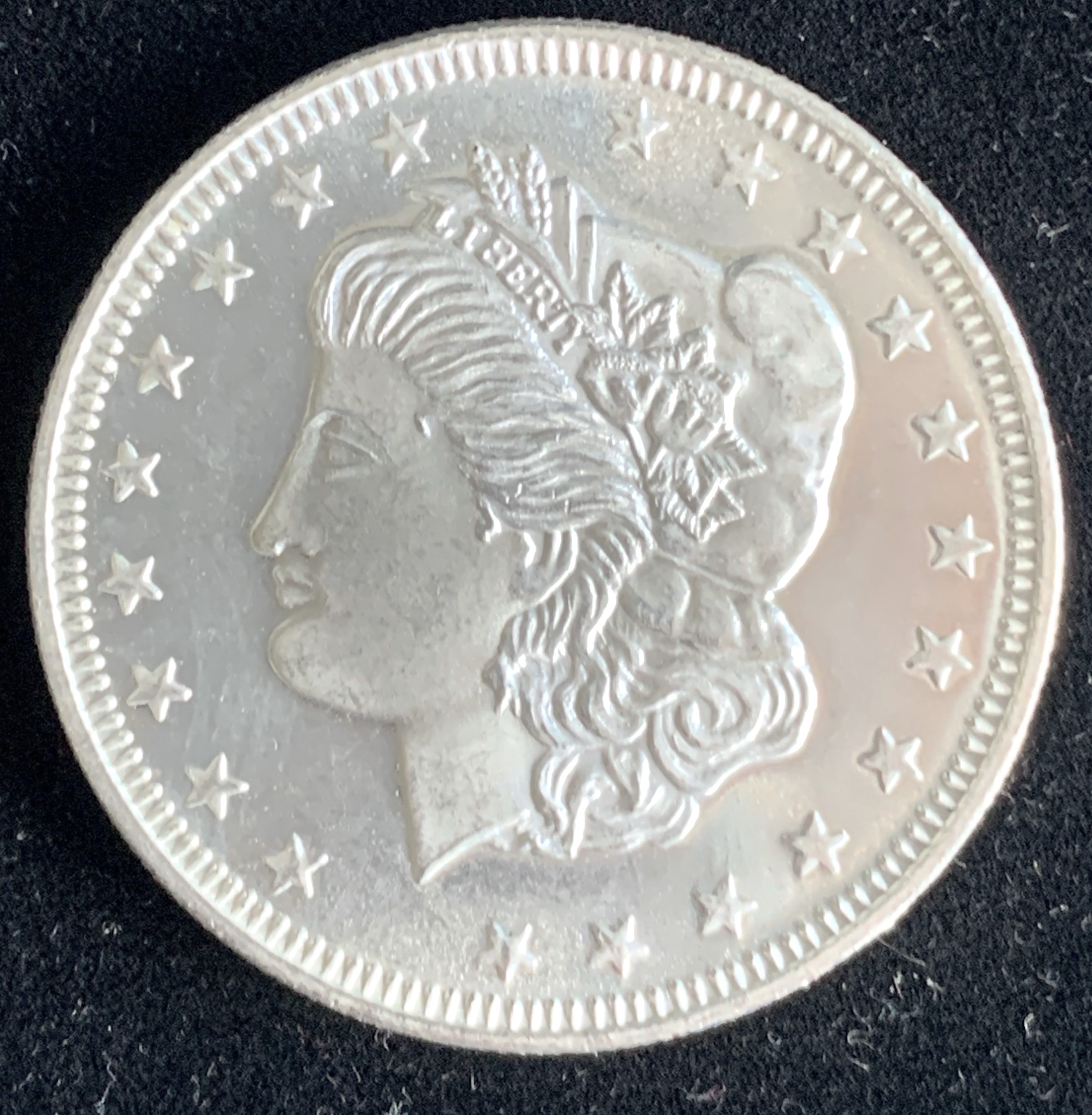 1oz SILVER ROUND UNC PARLIAMENT .999 FINE SILVER | Property Room