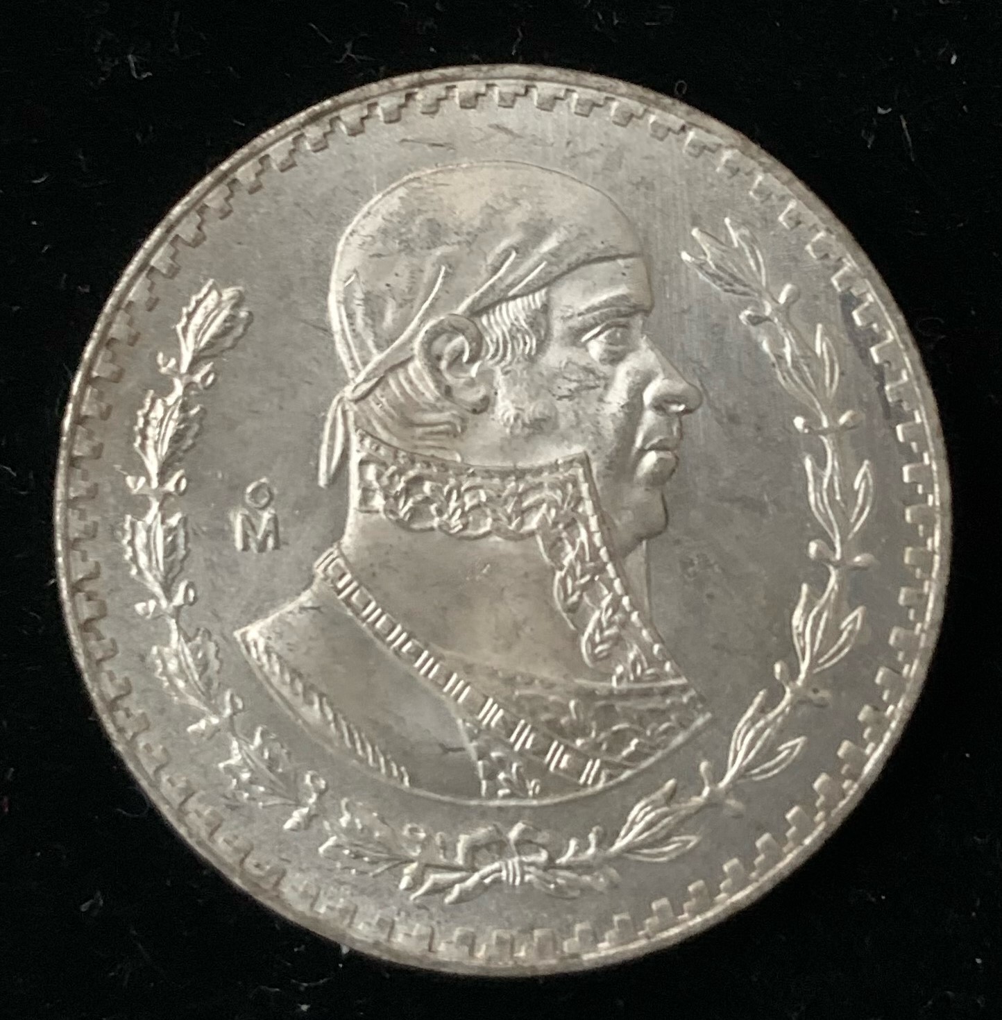 MEXICO SILVER 1963 UNO PESO UNC BRIGHT WITH LOTS OF DETAIL | Property Room