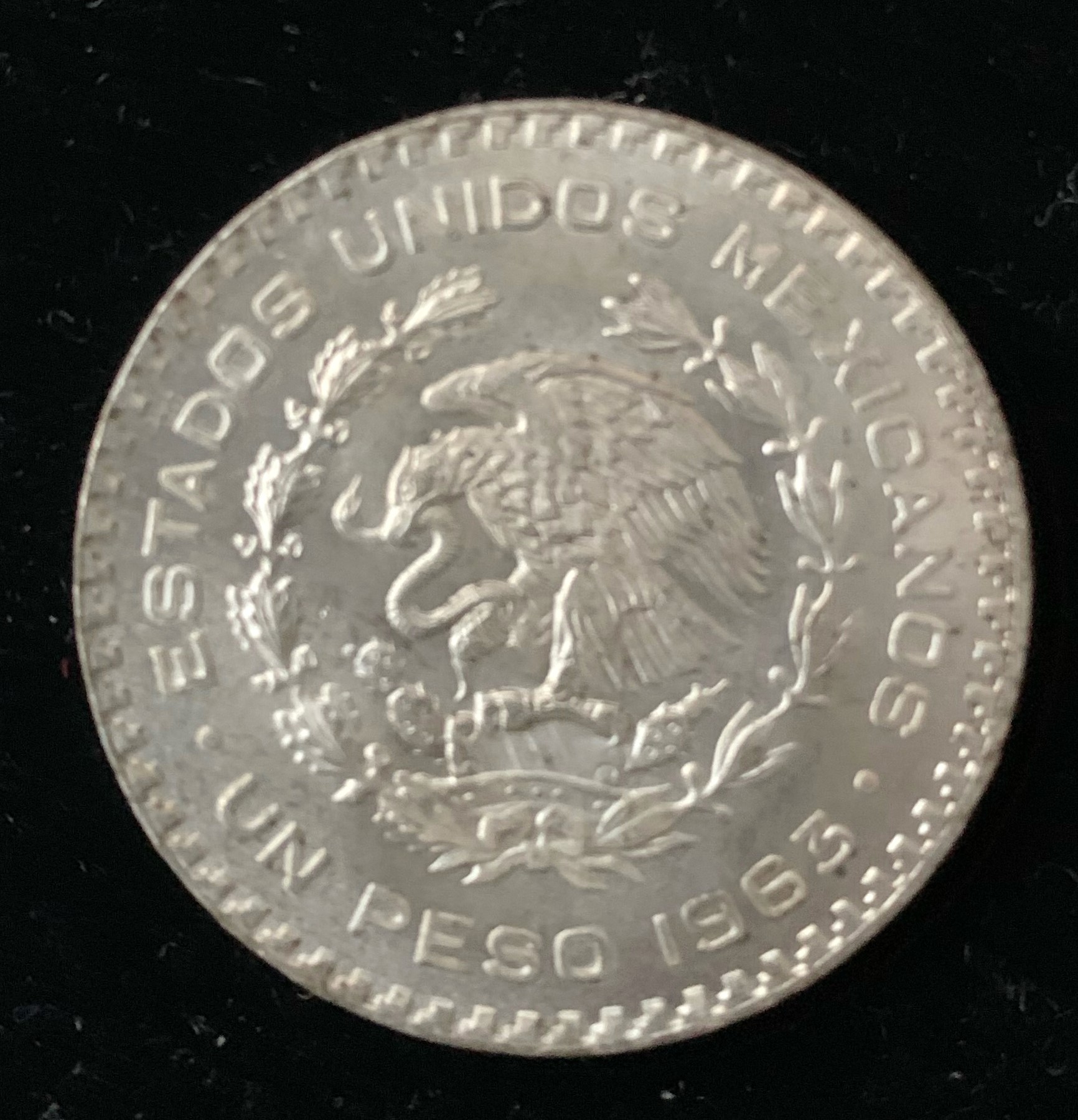MEXICO SILVER 1963 UNO PESO UNC BRIGHT WITH LOTS OF DETAIL | Property Room