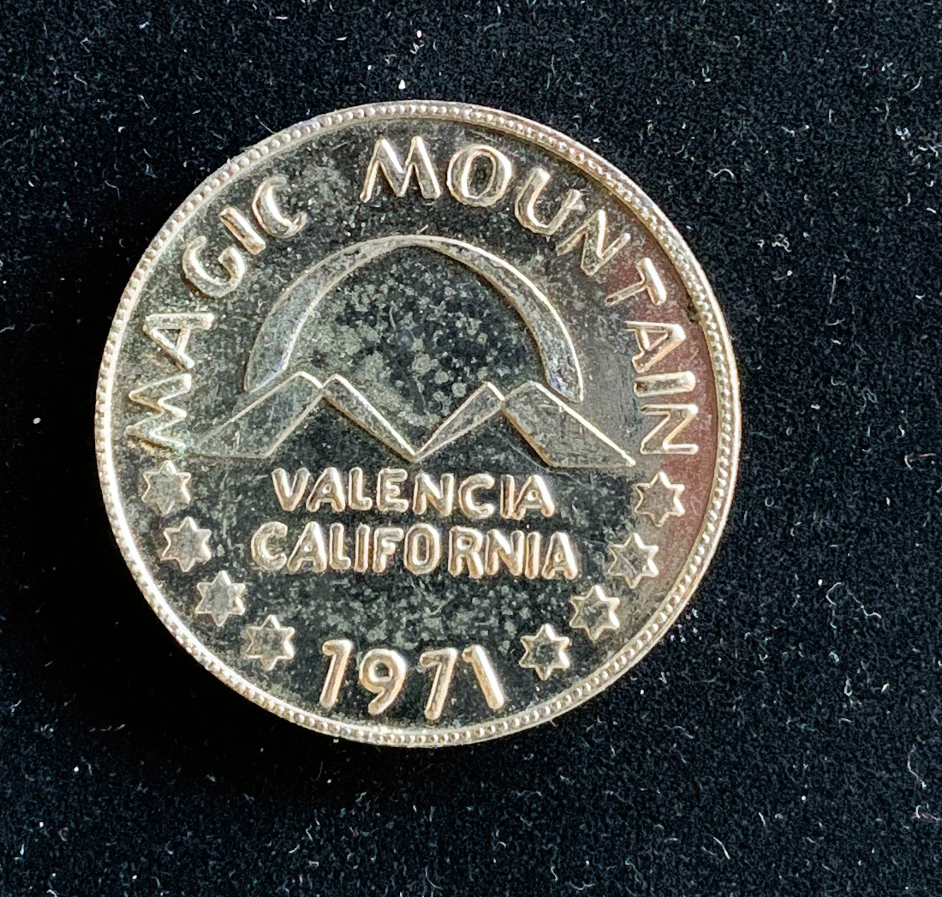 MAGIC MOUNTAIN 1971 SOUVENIR COIN, VALENCIA CALIF | Property Room