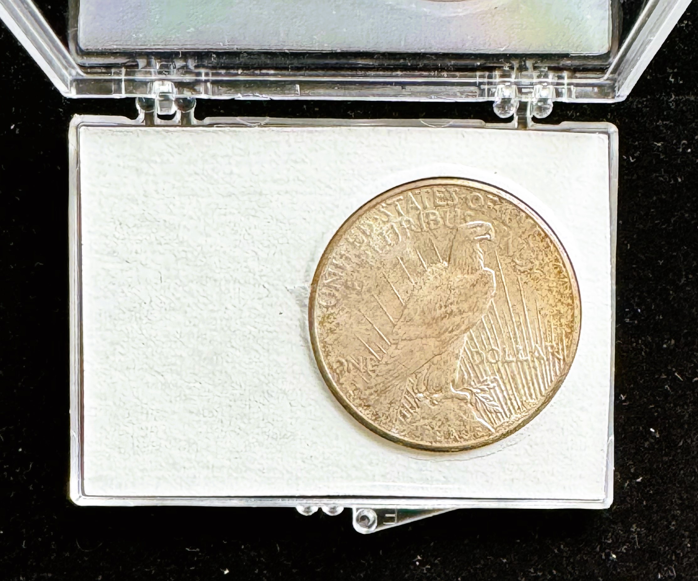 1922-S SILVER PEACE DOLLAR, BRIGHT SHINY DETAILED GEM COIN IN A CASE ...