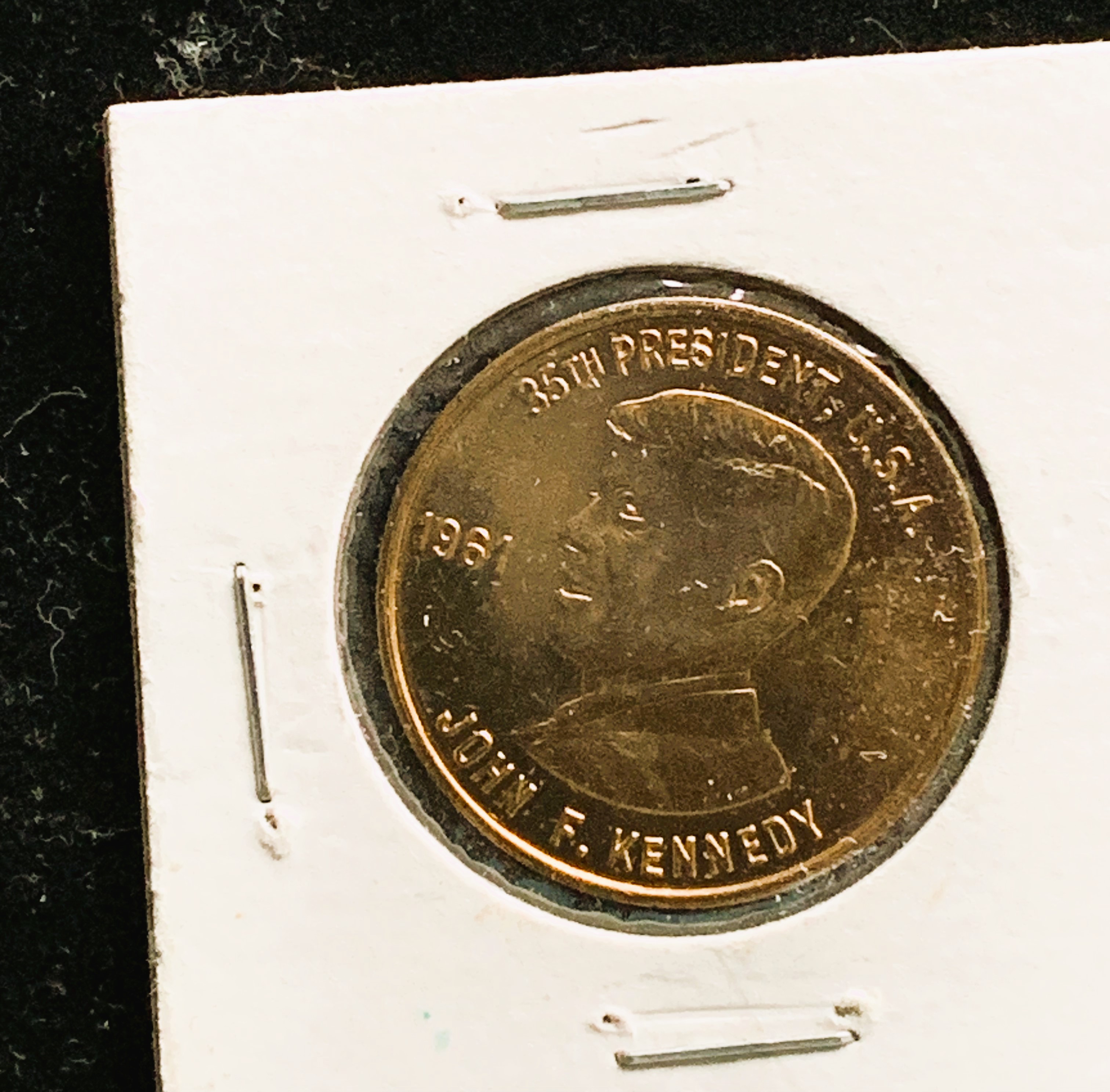 JOHN F KENNEDY GOLD TONNED COMMEMORATIVE COIN, UNCIRCULATED LUSTER ...