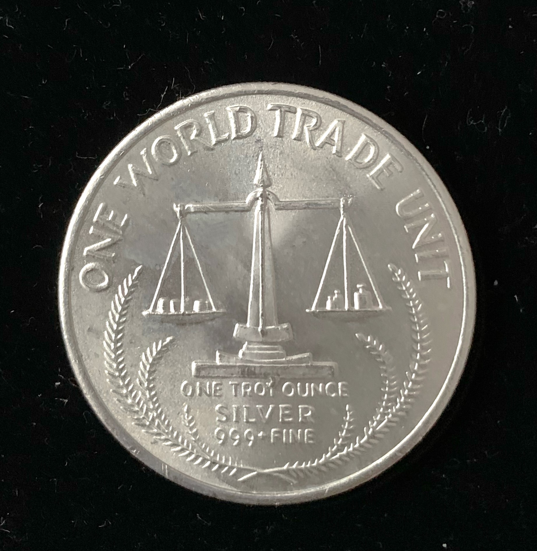 1oz SILVER VINTAGE 1985 .999 FINE SILVER WORLD TRADE UNIT | Property Room