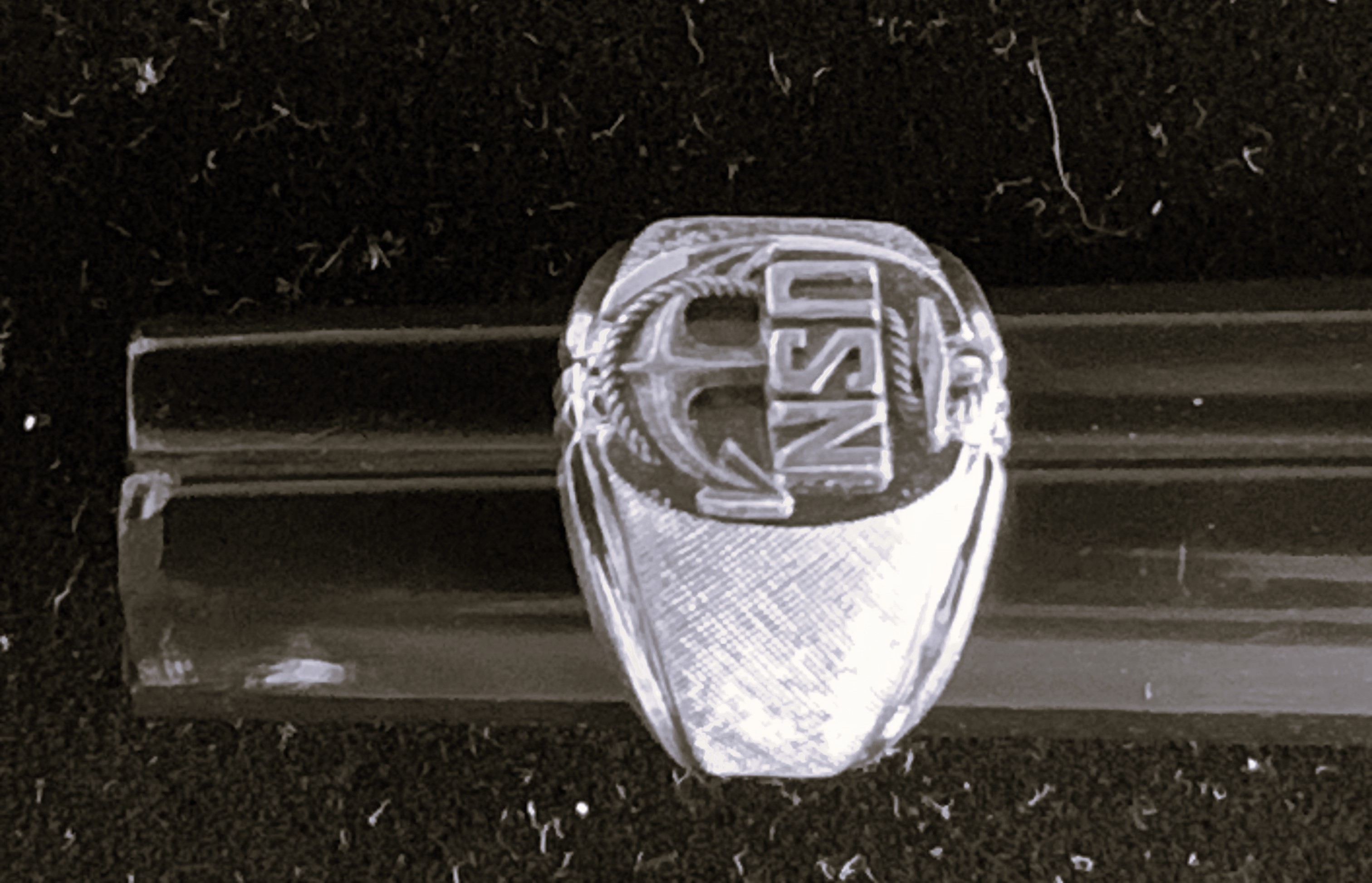 STERLING SILVER US NAVY RING OR A PENDANT, SIZE 2 1/4 | Property Room