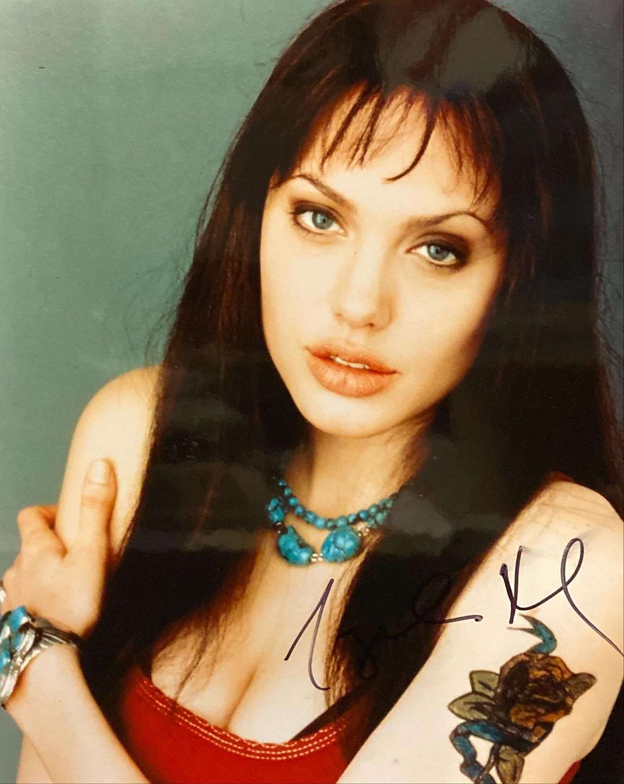 Kristin Kreuk signed photo | Property Room
