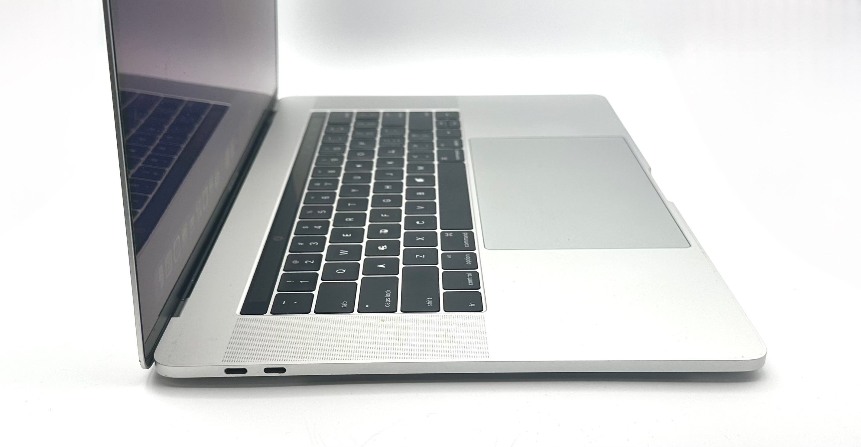Apple MacBook Pro 15" A1707 - 256GB - 16GB RAM | Property Room