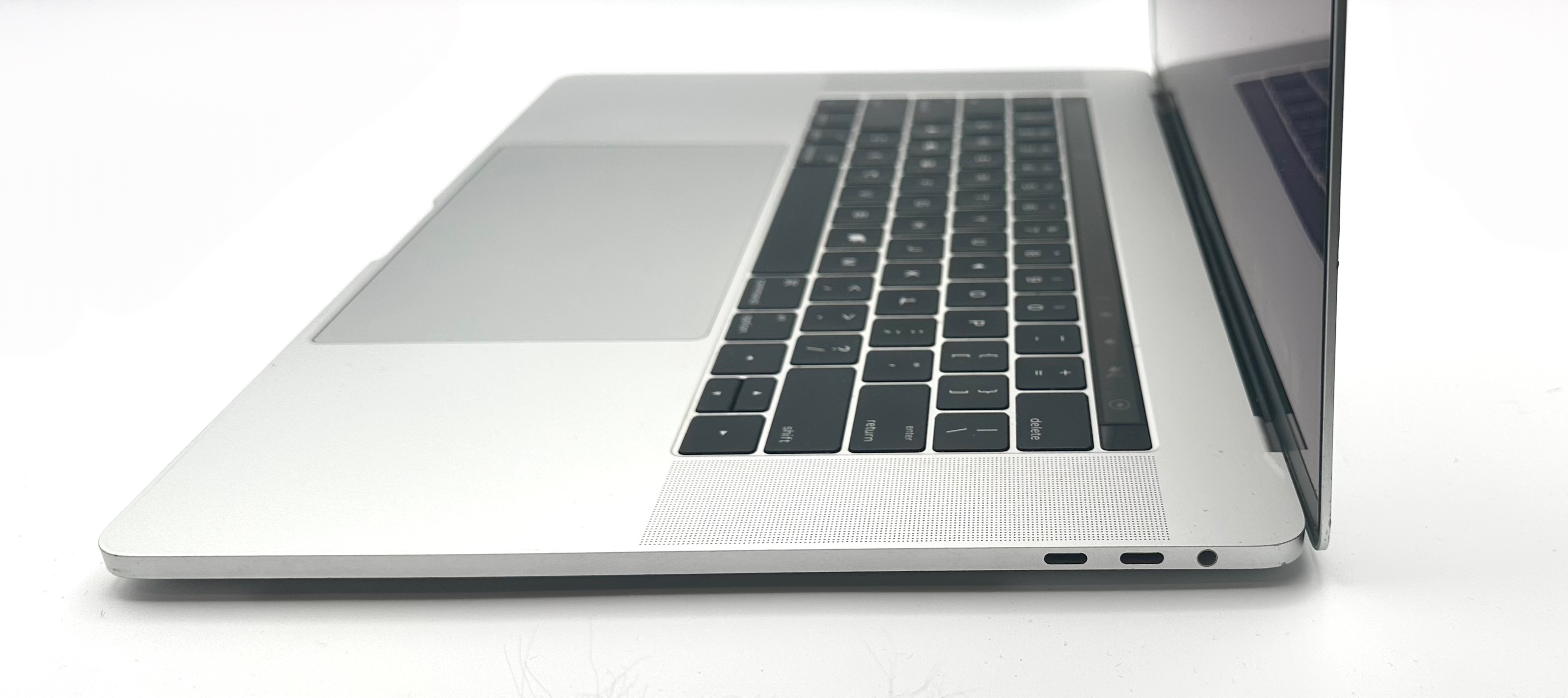 Apple MacBook Pro 15" A1707 - 256GB - 16GB RAM | Property Room