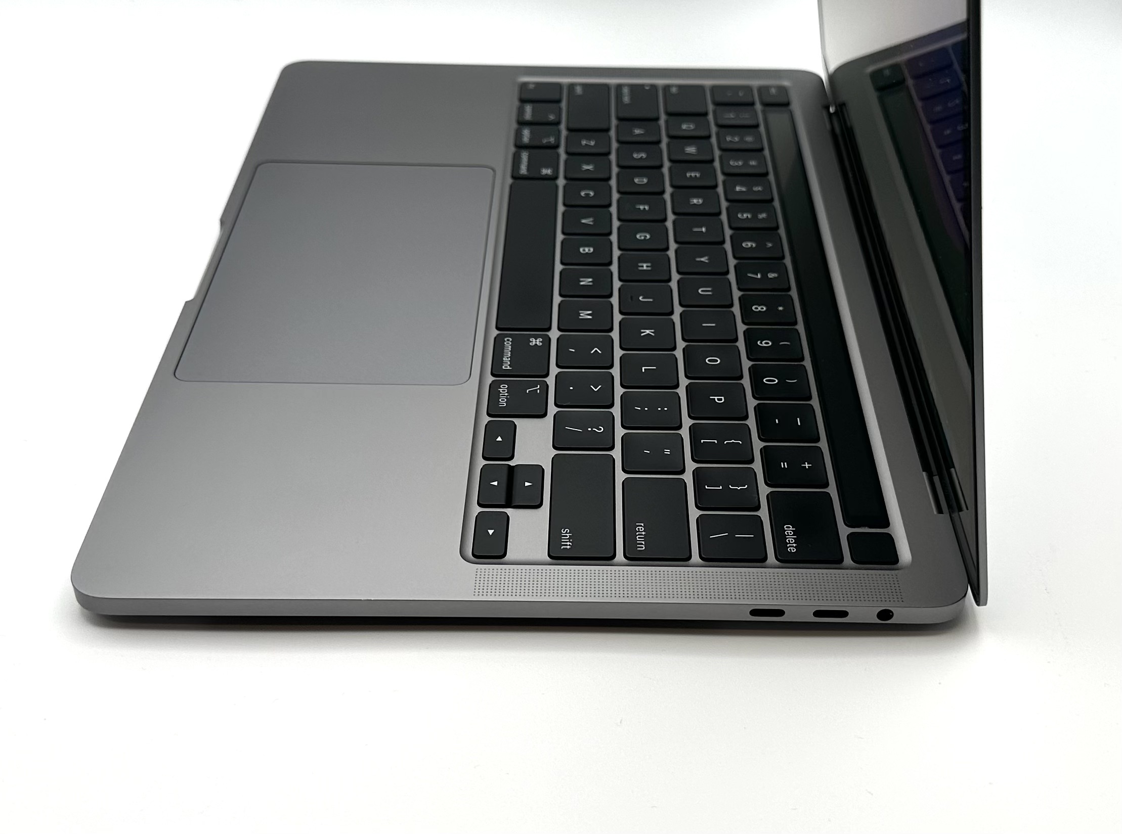 2020 Apple MacBook Pro 13" 1TB, 16GB RAM 4 TBT3 (A2251) | Property Room