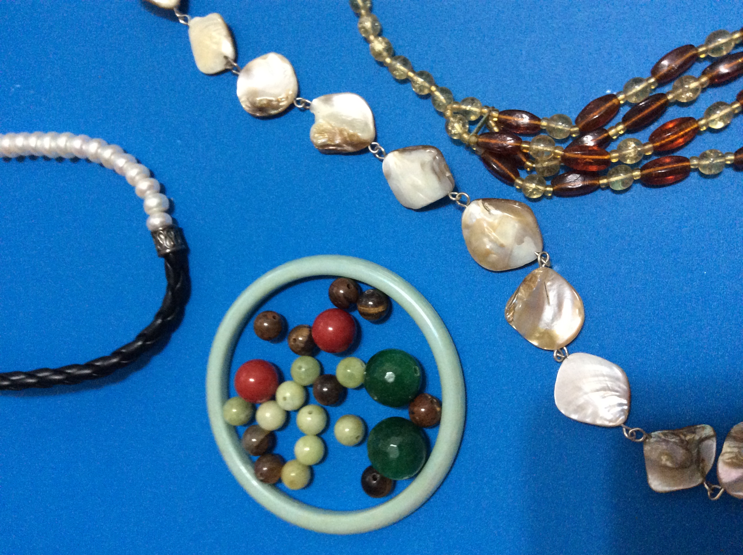 Jewelry mix and gemstone jade beads mix, over 19+ pcs | Property Room