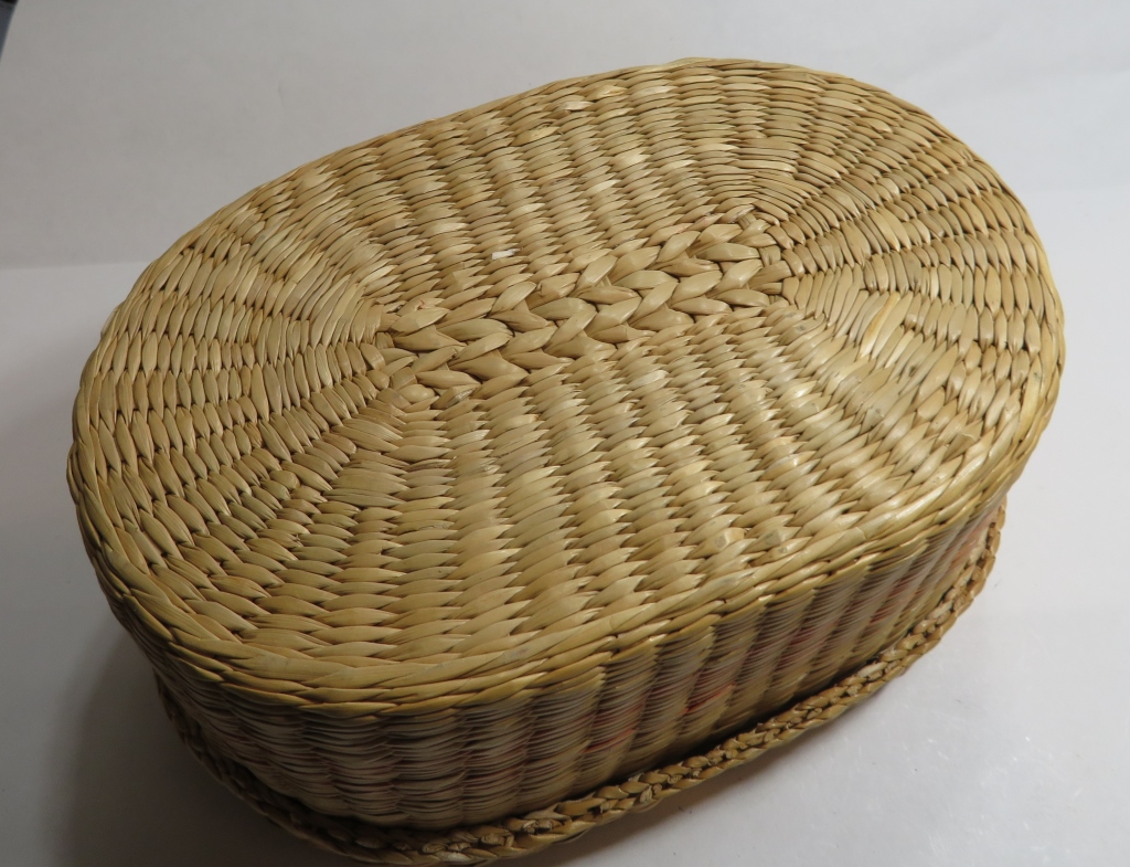 Indigenous 1st Nation Pine Needle Container w/ Lid - Vintage | Property ...