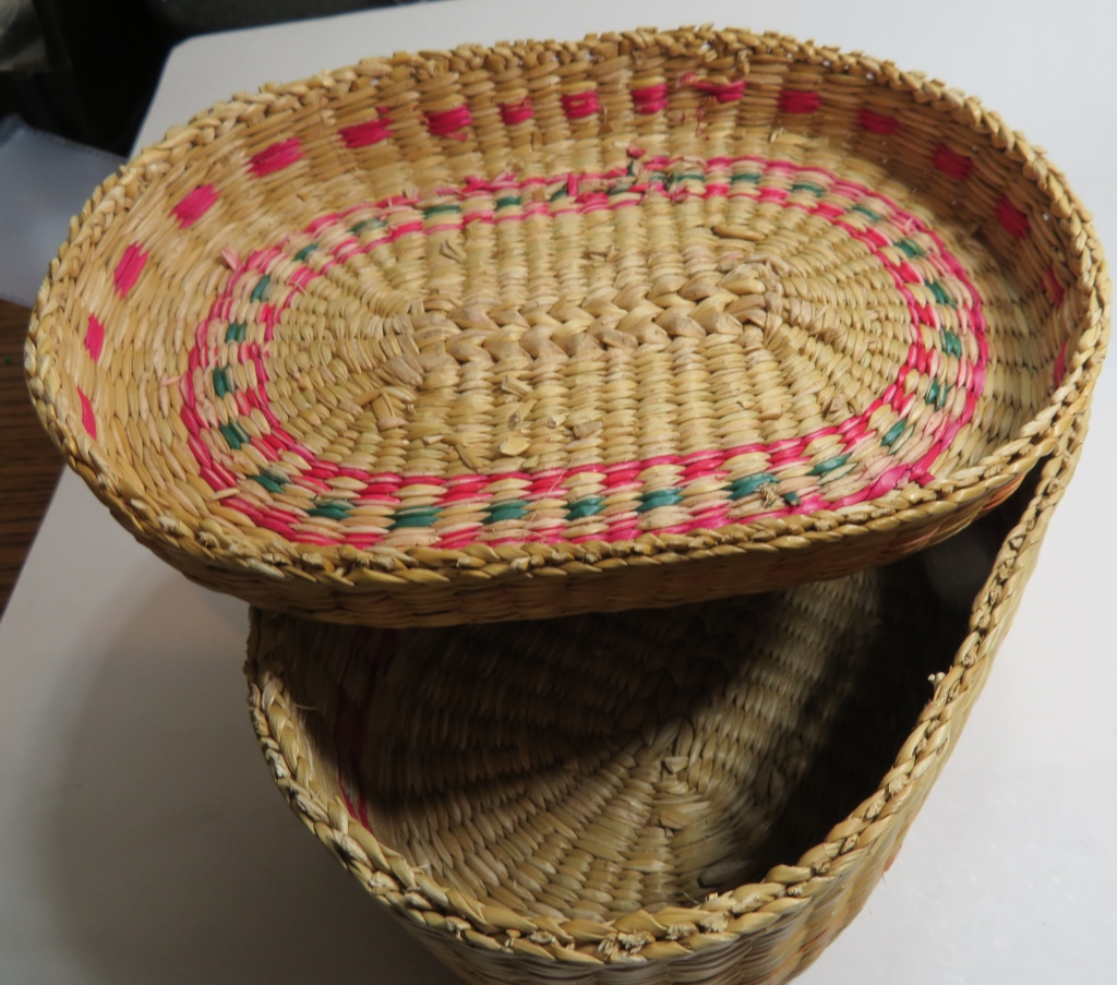 Indigenous 1st Nation Pine Needle Container w/ Lid - Vintage | Property ...