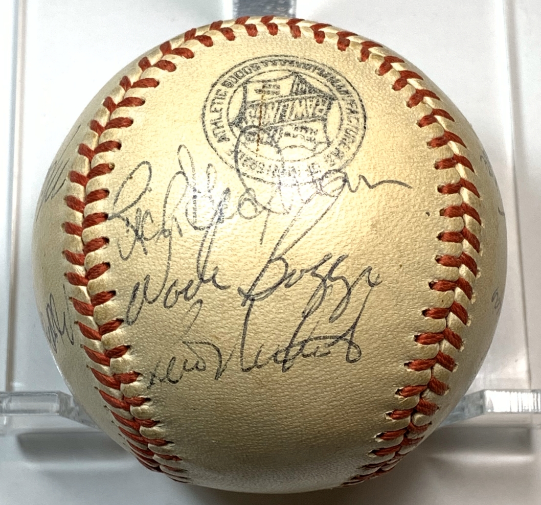 1980'S TEAM SIGNED RED SOX BALL WADE BOGGS | Property Room