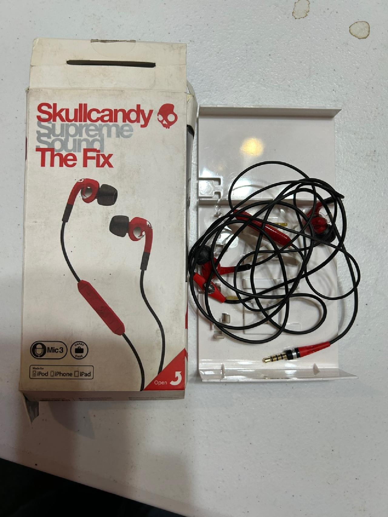 Skull Candy Supreme Sound The Fix Earbuds | Property Room